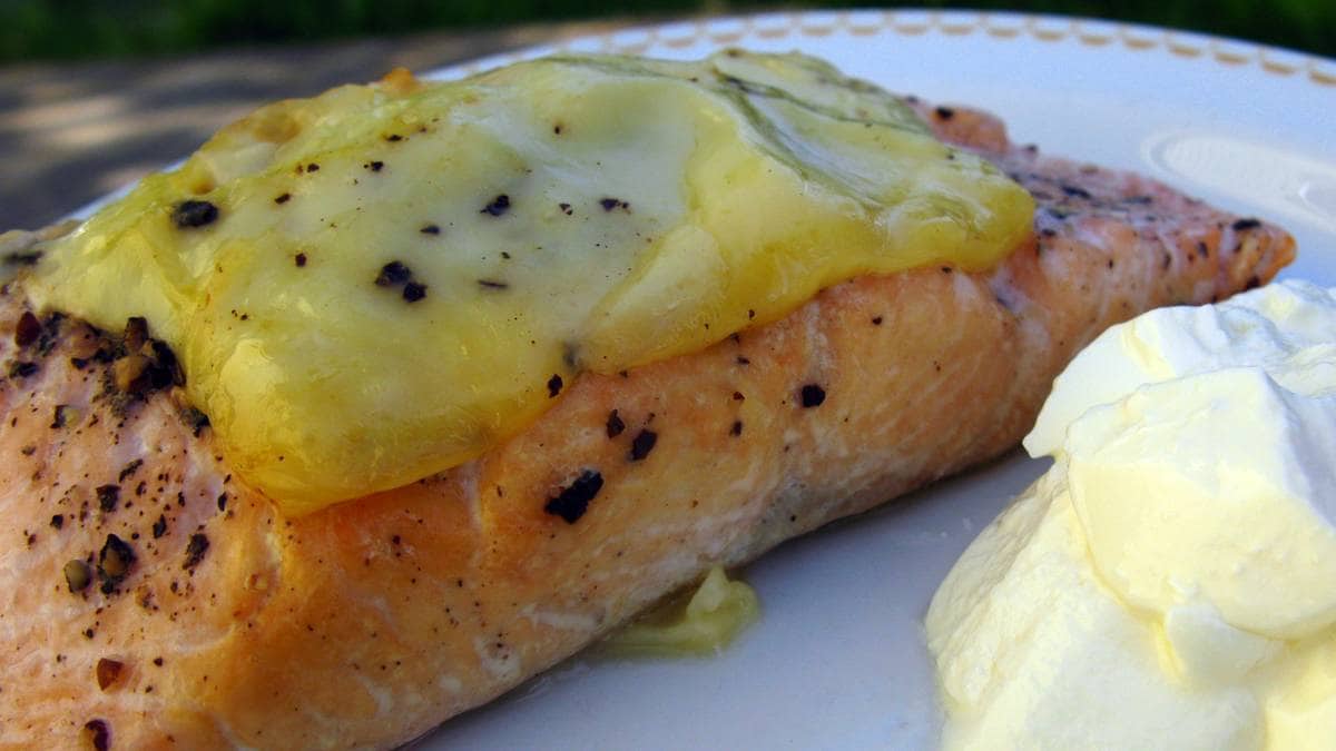 Ti fine fiskeretter du kan grille – NRK Mat – Oppskrifter og inspirasjon