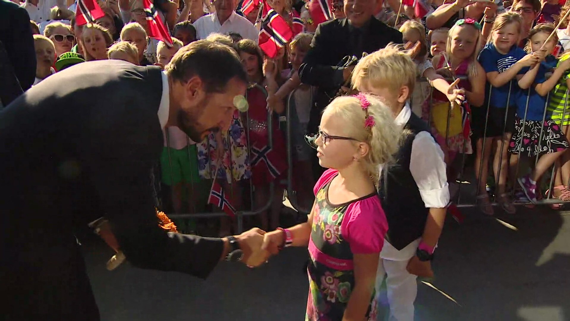 Kronprinsen kommer til Kimen – NRK