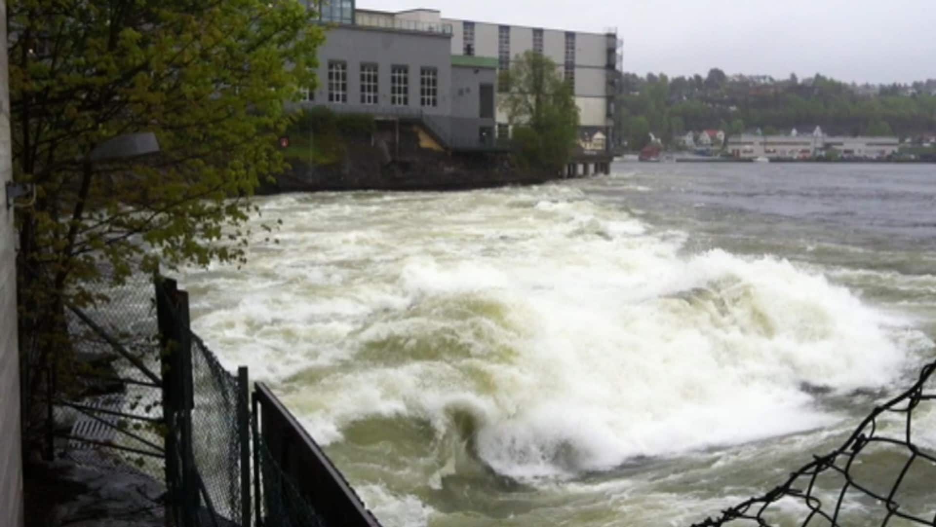 Flom i Skien sentrum – NRK