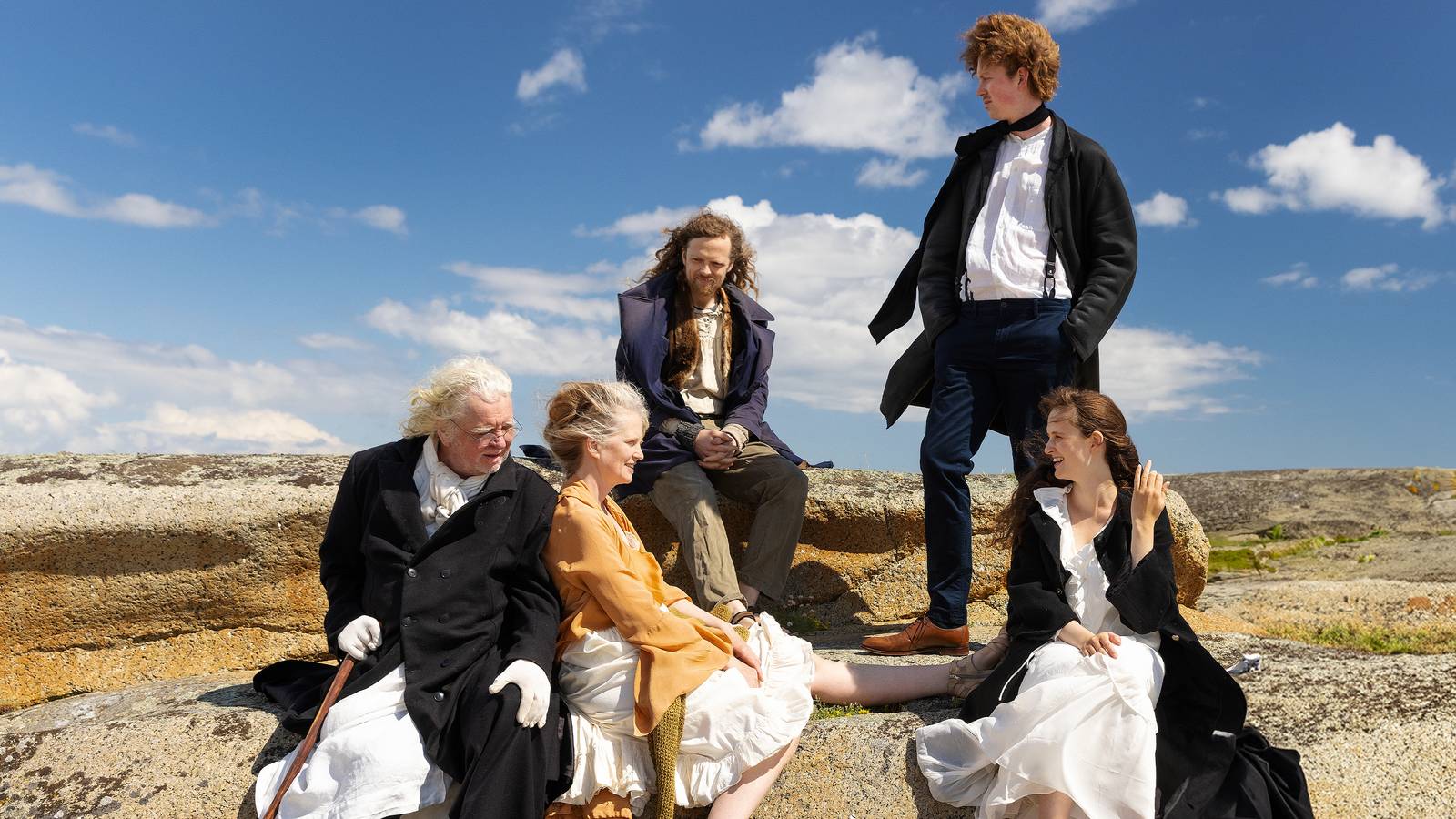 TV-serien «Familien Nerdrum» har premiere på NRK – Programomtaler