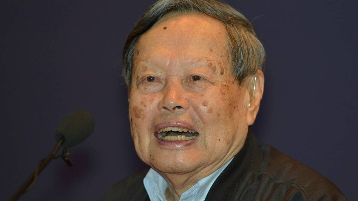 Nobelprisvinner Chen Ning Yang er død – Siste nytt – NRK