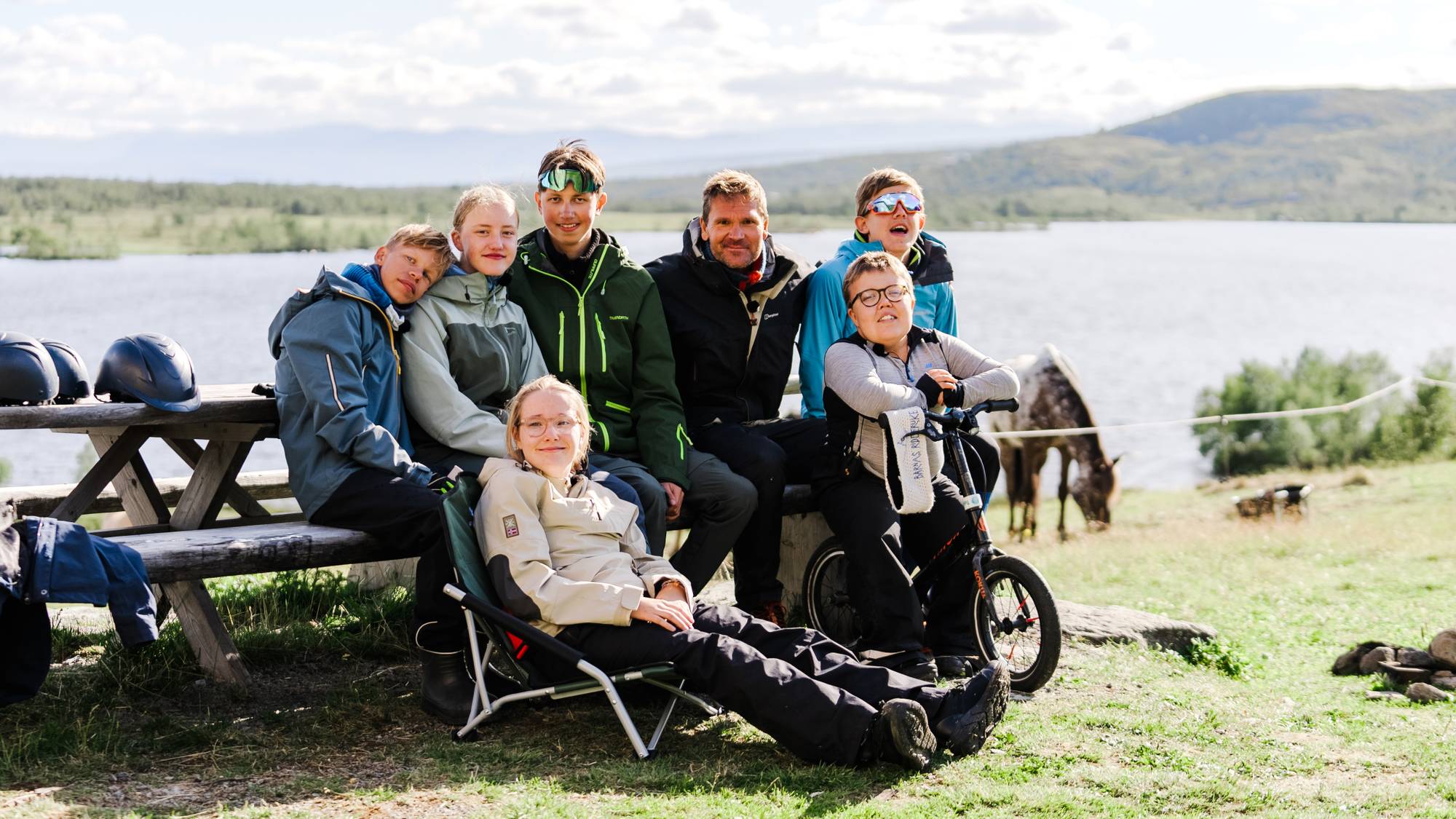 «Team Pølsa»-deltakerne overbeviste – feiret med «Optimist» og besøk på kongetribunen – Ski-VM 2025