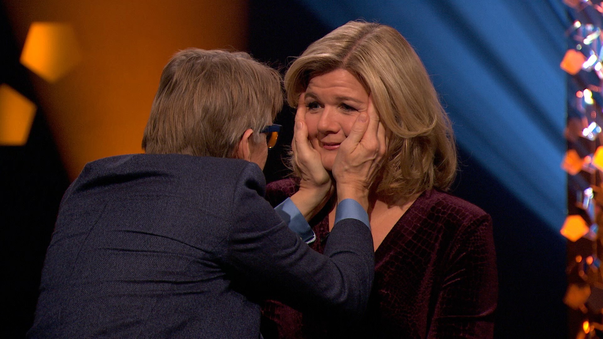 Mads Gilbert viser hvordan han roer ned pasienter – NRK