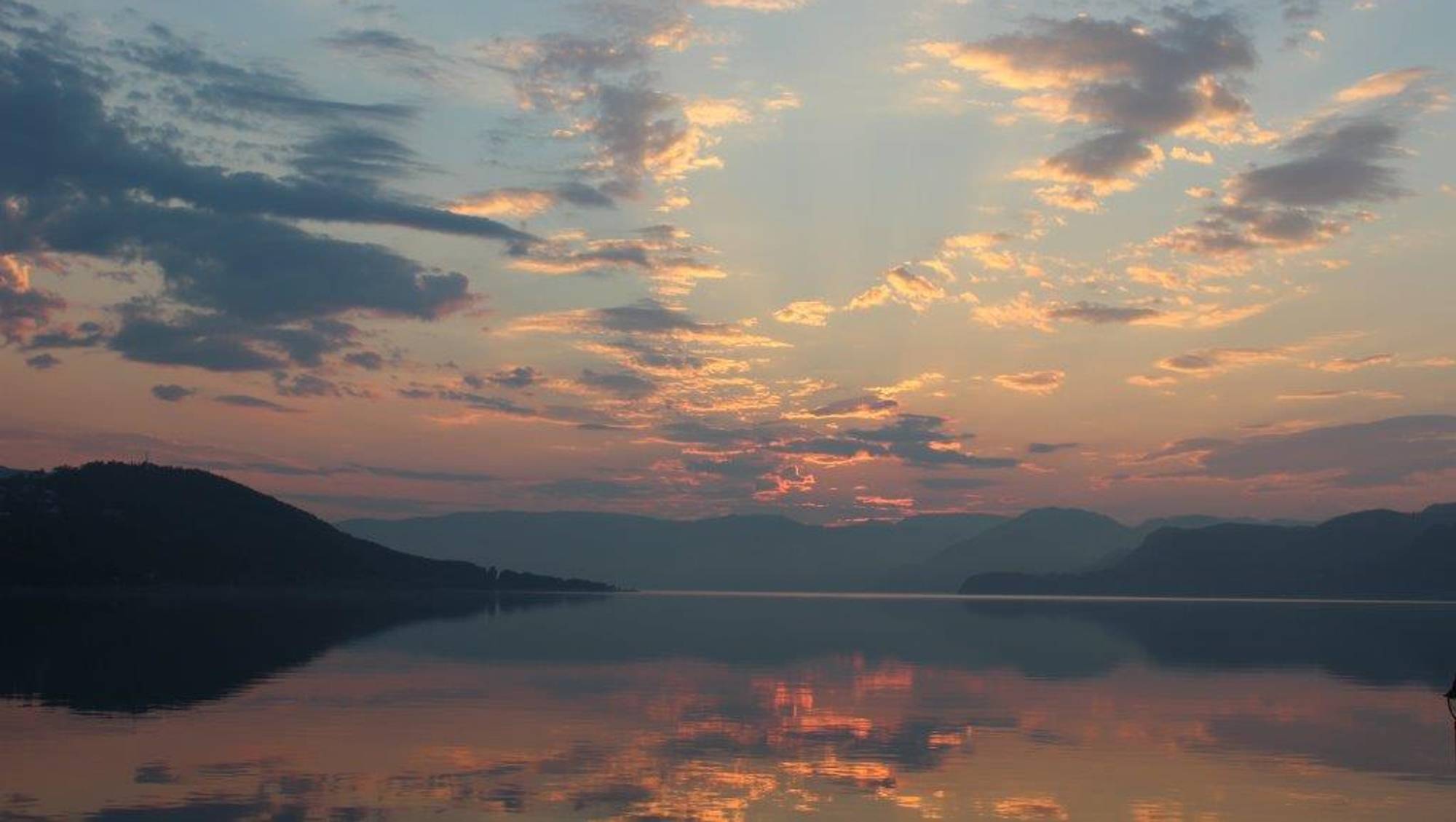Grå sommerdag i landsdelen – NRK Nordland