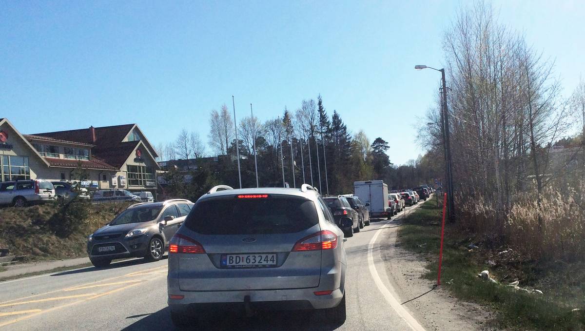 Mye trafikk etter ulykke – NRK Sørlandet – Lokale nyheter, TV og radio