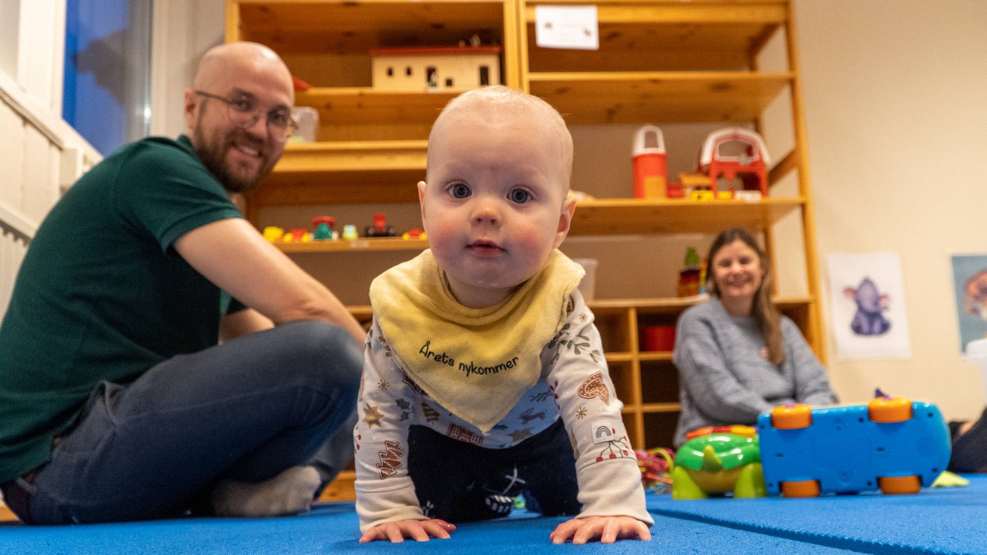 Får ikke barnehageplass – samtidig vil kommunen legge ned barnehager – NRK Nordland