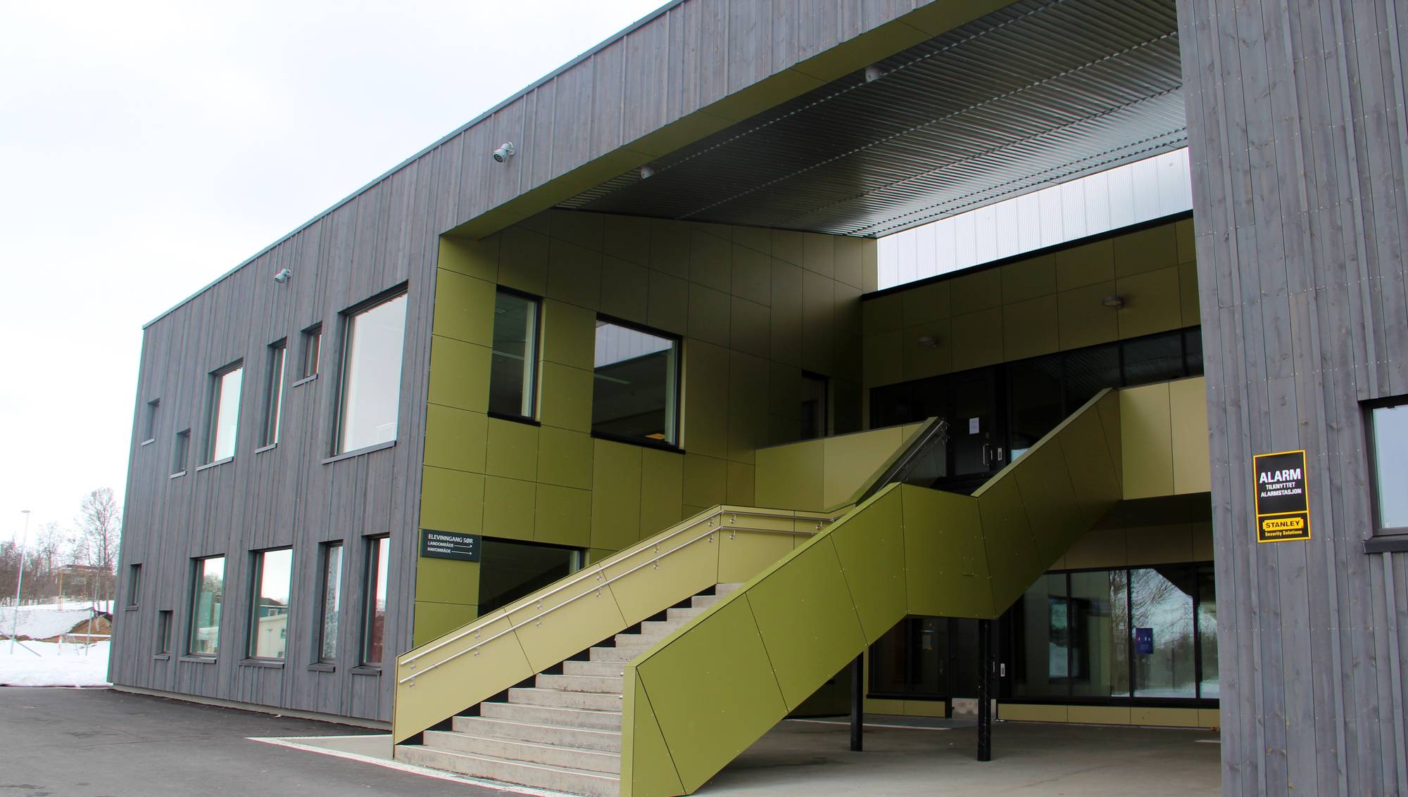 To pågrepet etter ran på Sommerlyst skole i Tromsø – NRK Troms og Finnmark