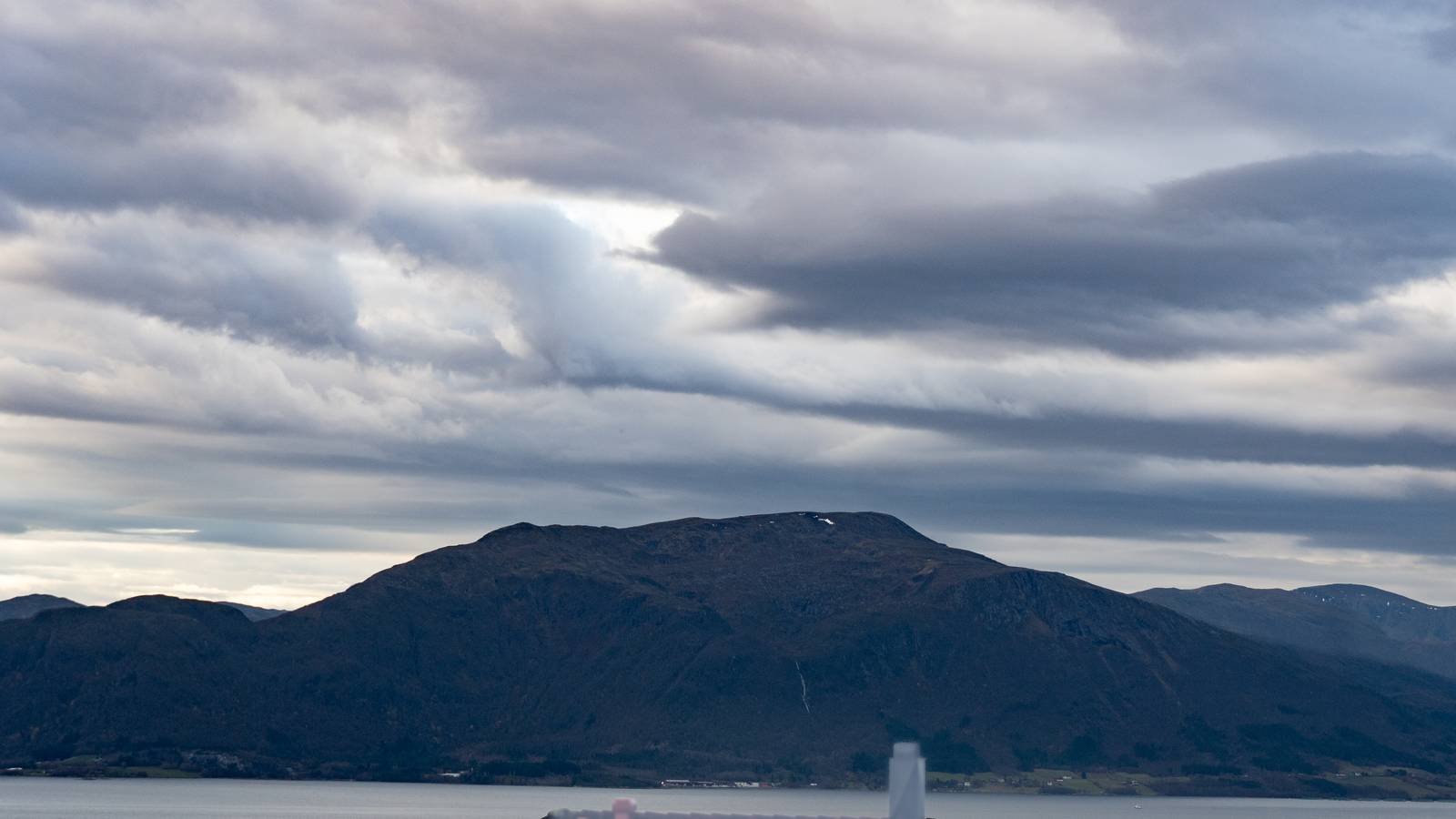 Kvinne i 30-årene funnet død etter leteaksjon i Gjemnes – NRK Møre og Romsdal – Lokale nyheter ...