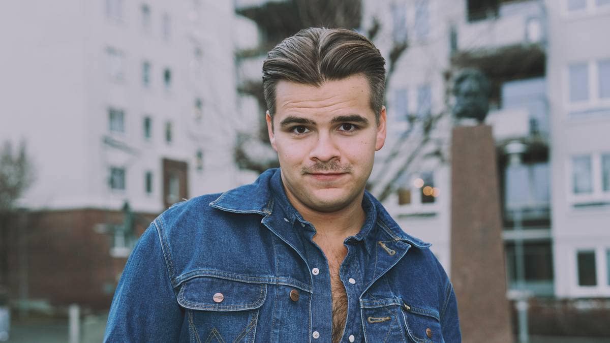 Tobias Sten får Dialektprisen 2025 – NRK Vestland