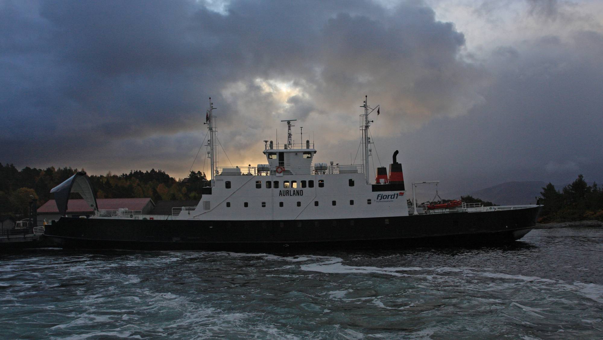 Ferjer og båtar del 10 – NRK Vestland