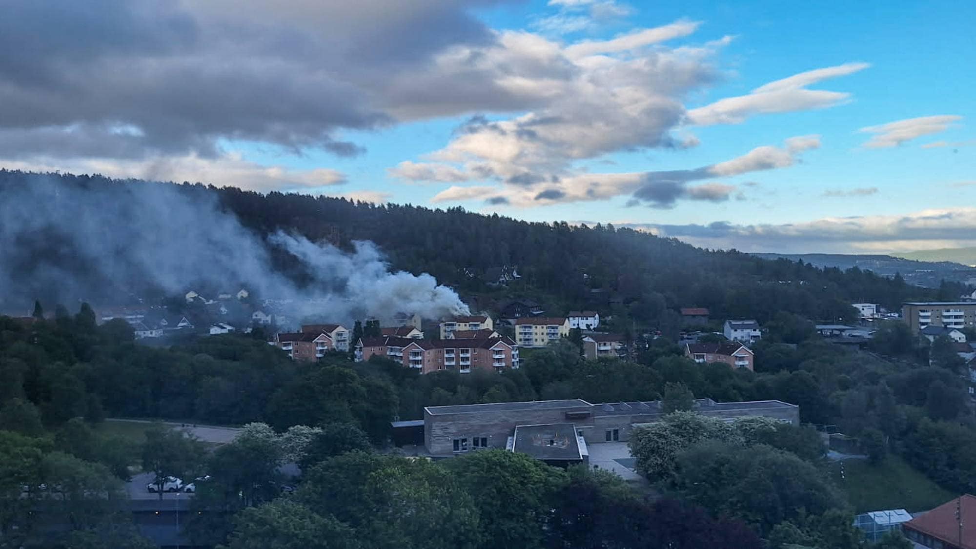 Brann på Grorud – flere evakuerte seg selv – Stor-Oslo