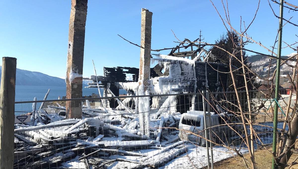 Frost og kulde hindrar brannetterforsking – NRK Vestland