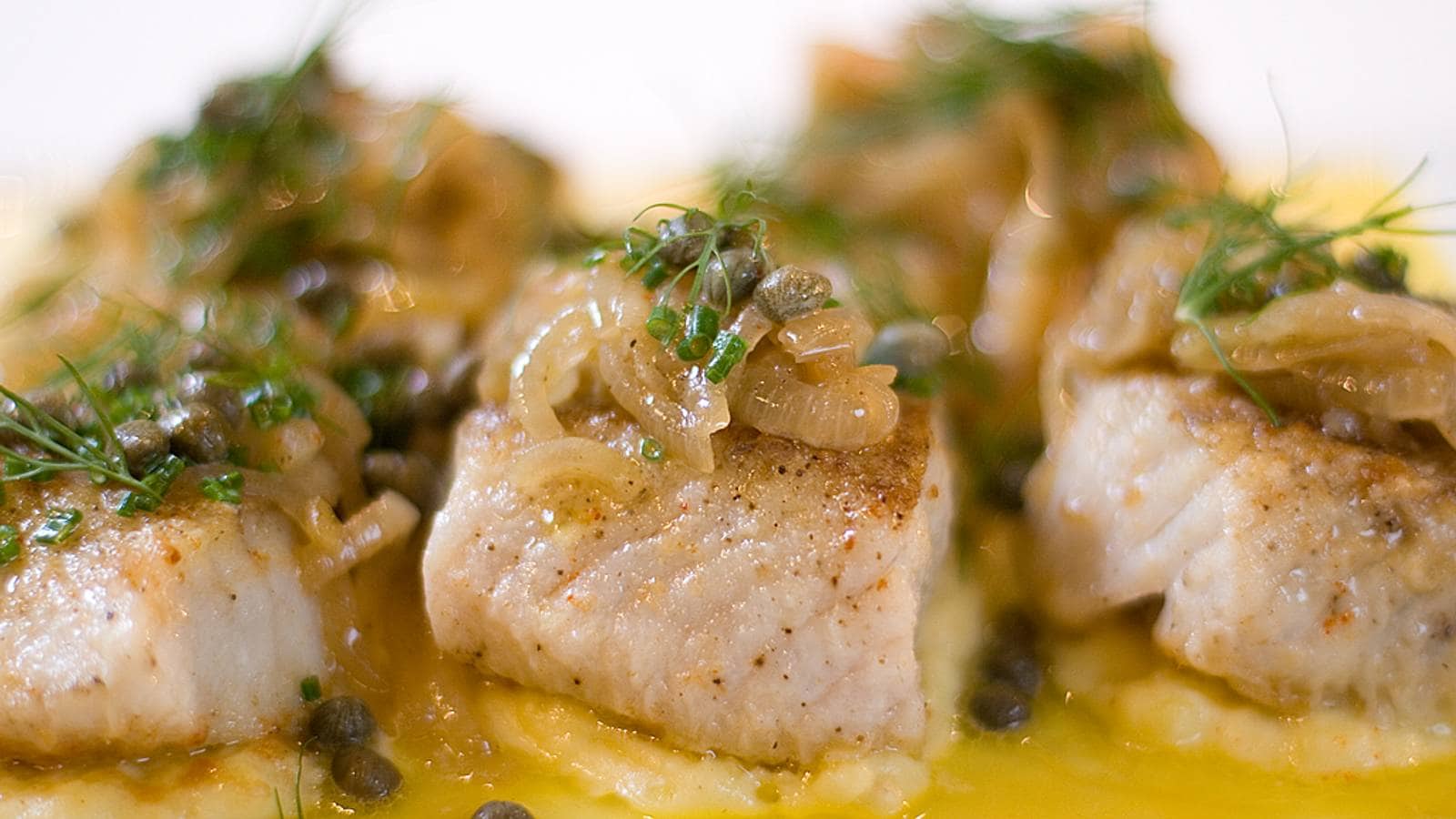 Seibiff med løk – NRK Mat – Oppskrifter og inspirasjon