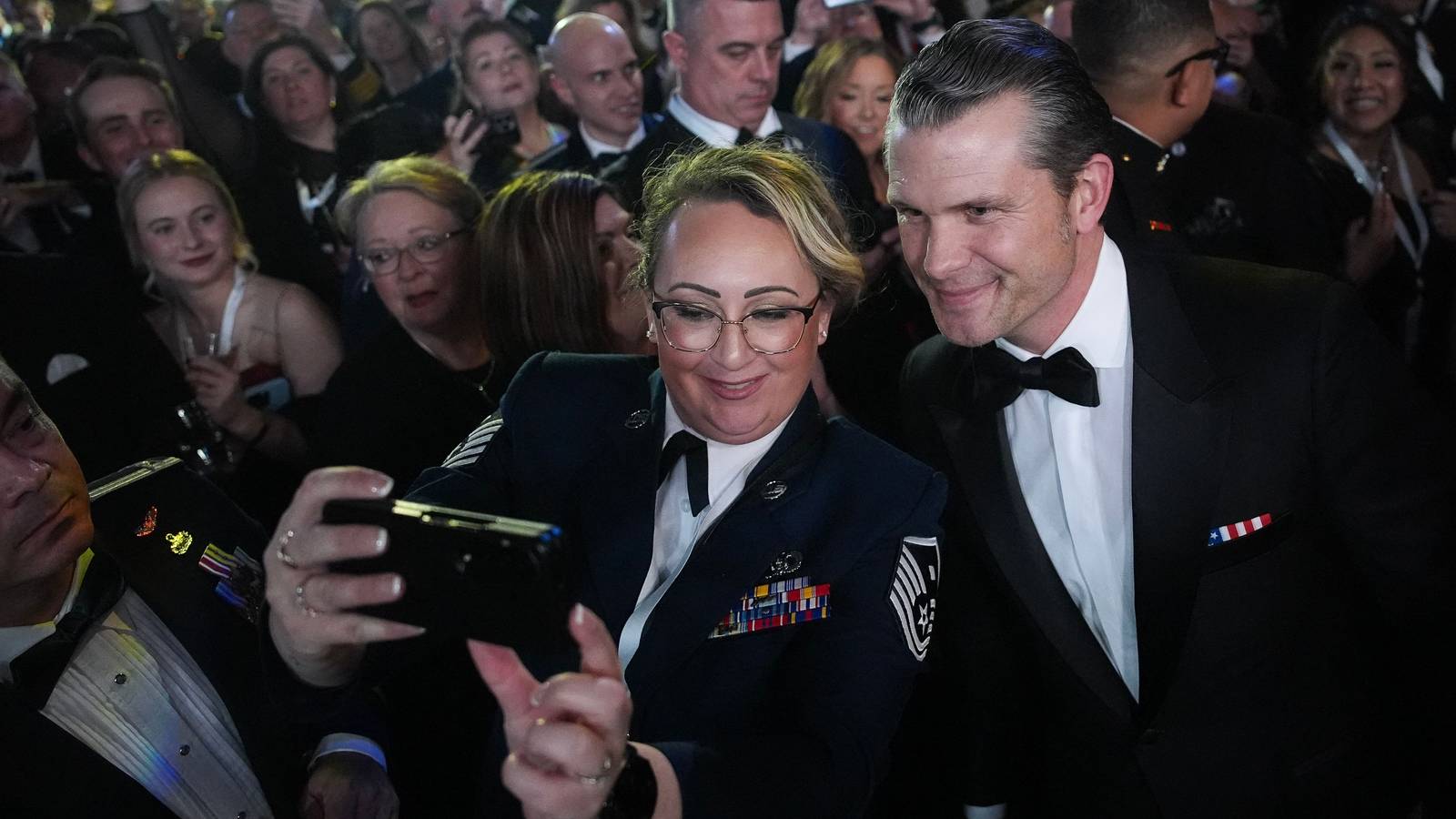 Nye anklager mot Trumps valg av forsvarsminister, Pete Hegseth – NRK ...