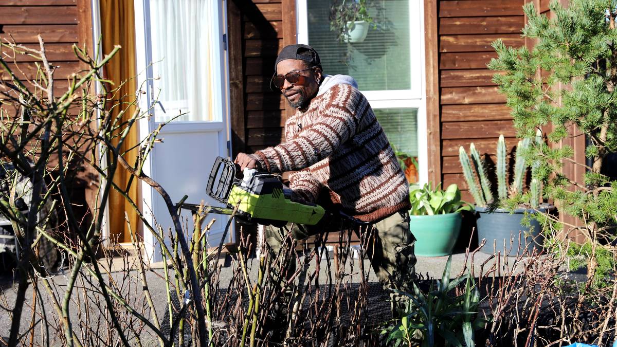 Nå får Carlyle likevel beholde hagen: – Jeg er så glad – NRK Vestland