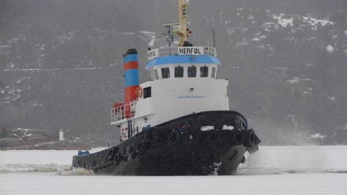 Dykkere i gang med å tette MS Hamen – NRK Østfold – Lokale nyheter, TV ...