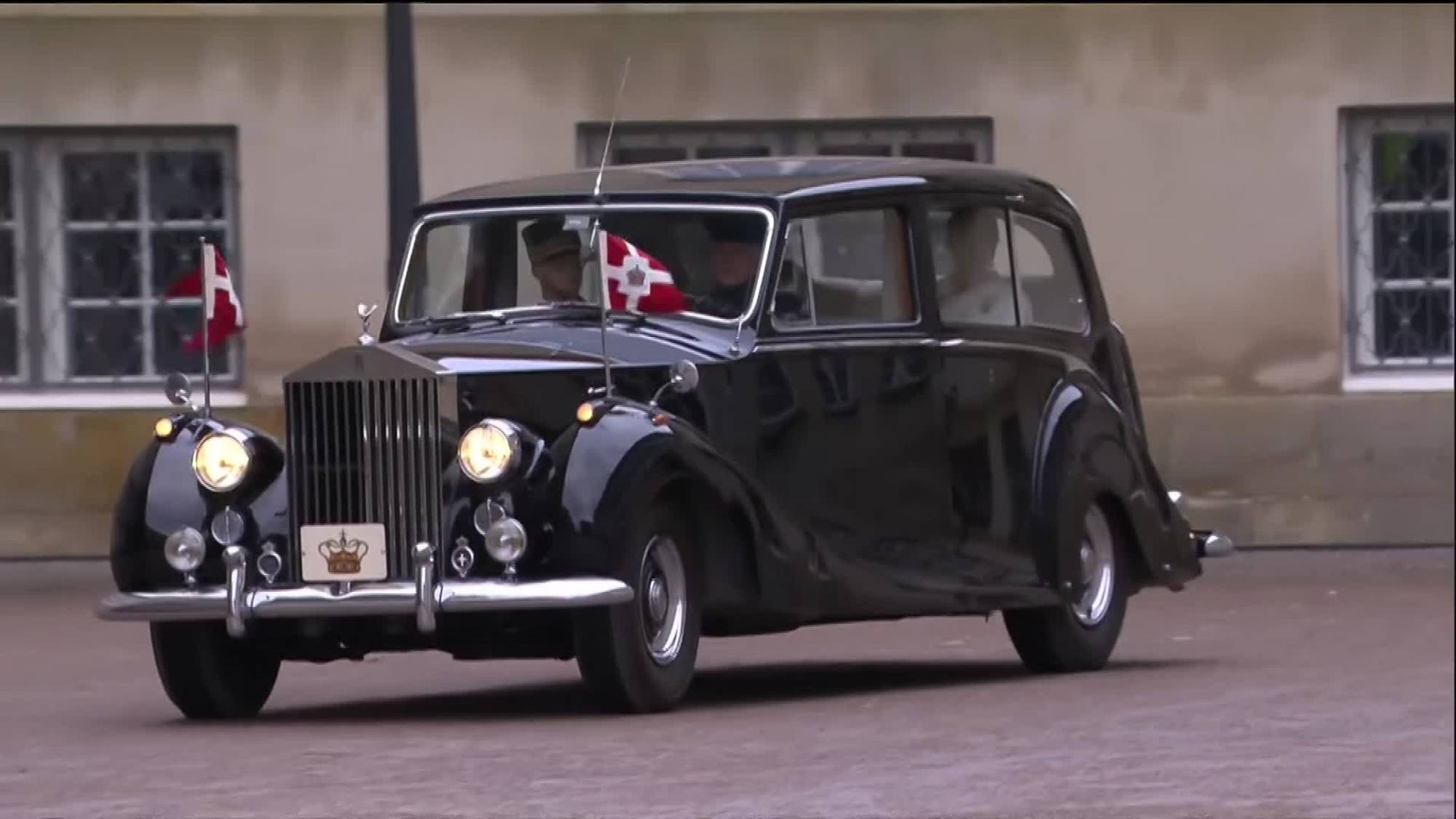 Tronskifte i Danmark: Frederik blir ny konge – NRK Urix ...