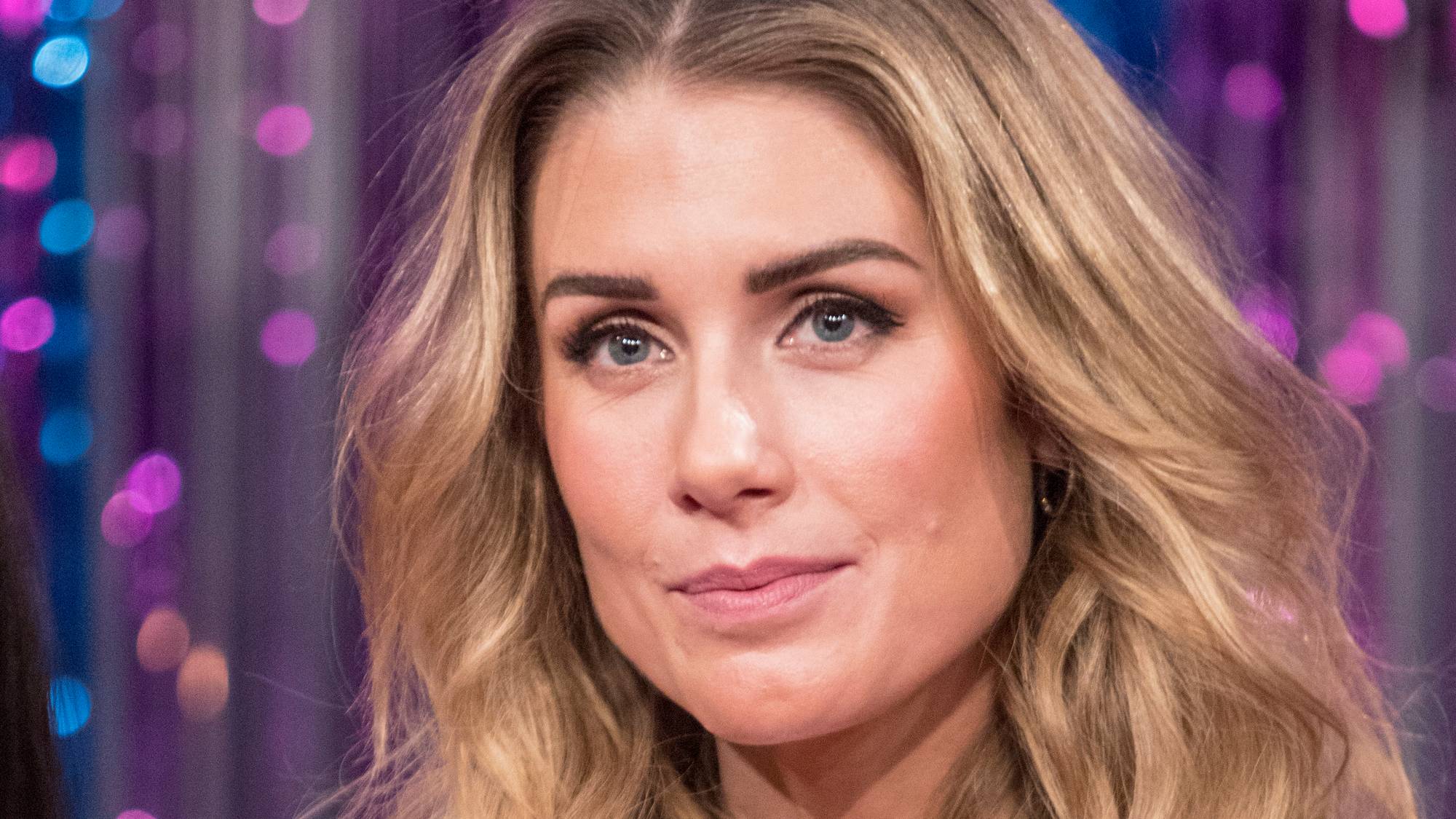 Tone Damli har mista søstera si – Siste nytt – NRK