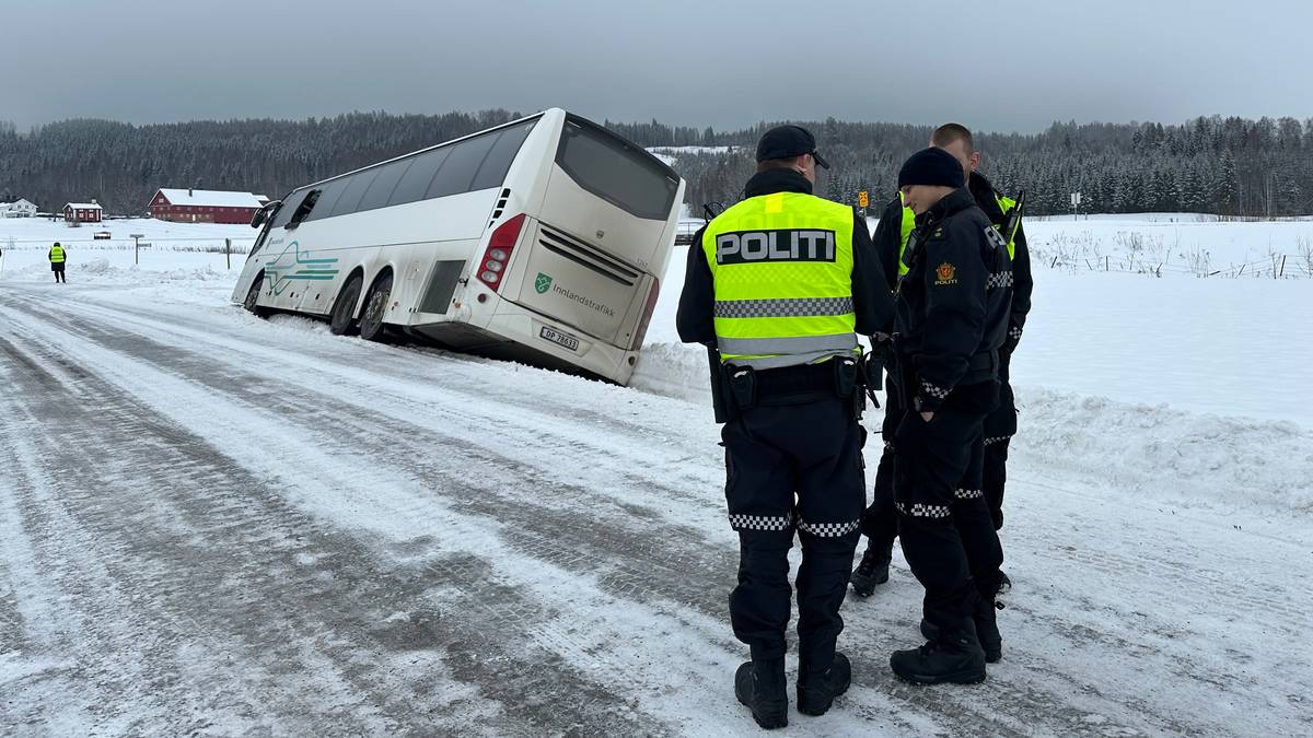 Buss med rundt 20 passasjerer har velta i Kongsvinger – NRK Innlandet ...
