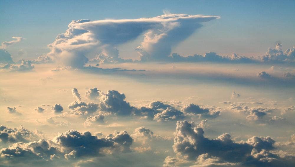 Hva er det egentlig inne i skyene? – Yr