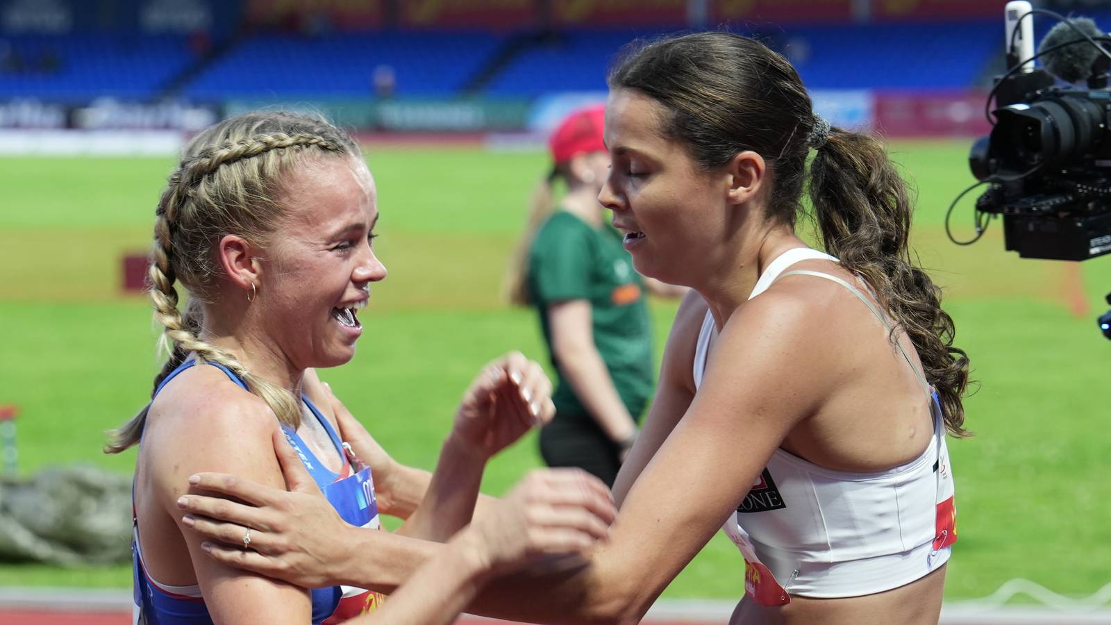 Tårevåt Rooth trøstet av Iuel: – Trodde kanskje jeg aldri skulle løpe ...