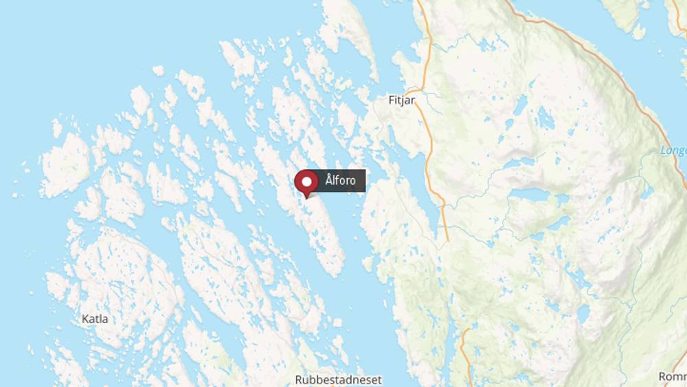 Passasjerbåt på grunn på Fitjar – NRK Vestland