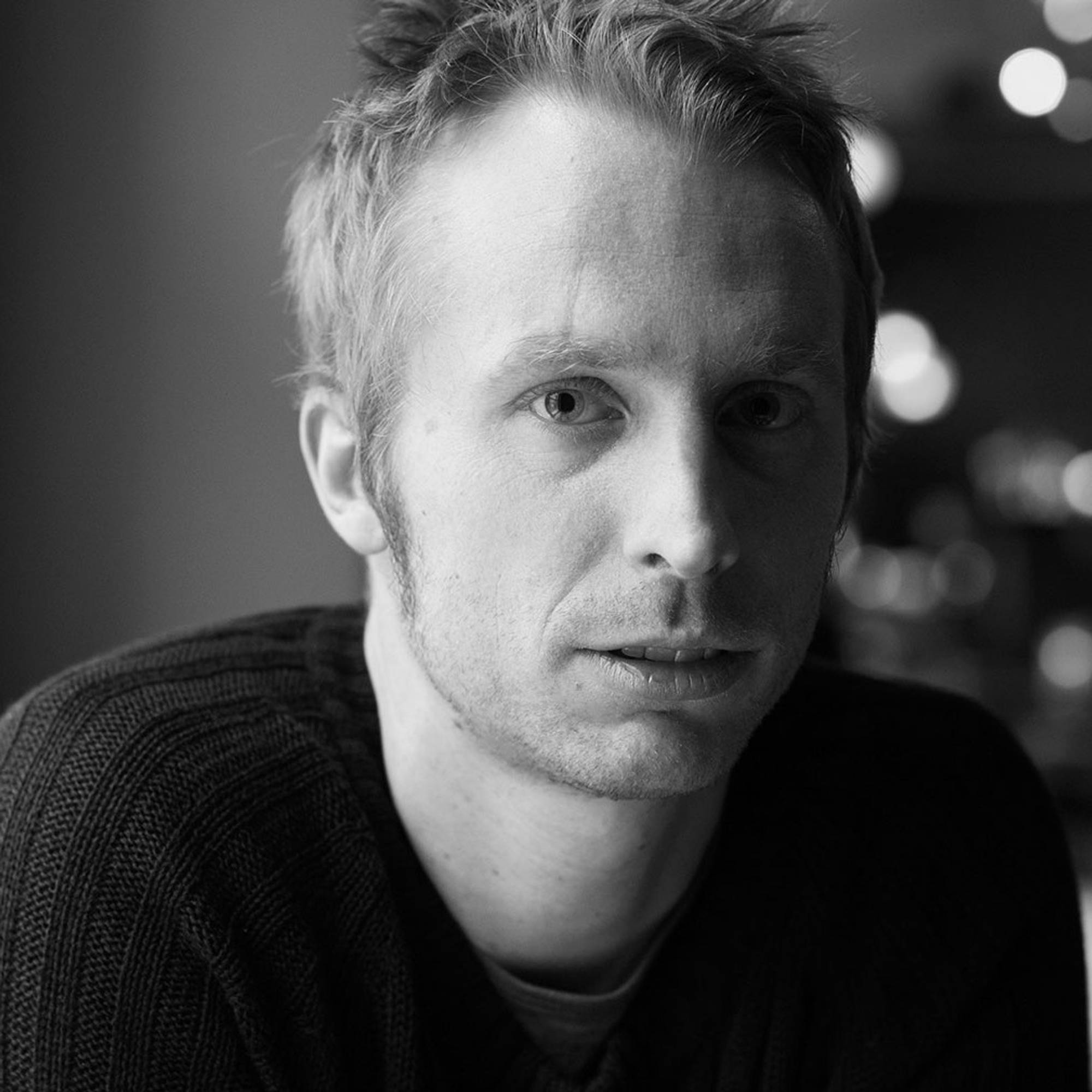 Anmeldelse: «Kvil i fred» av Peter Fr. Strassegger – NRK Kultur og underholdning