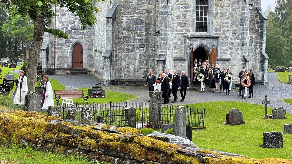 Snåsamannen bisettelse: Joralf Gjerstad bisettes fra Snåsa kirke – NRK ...