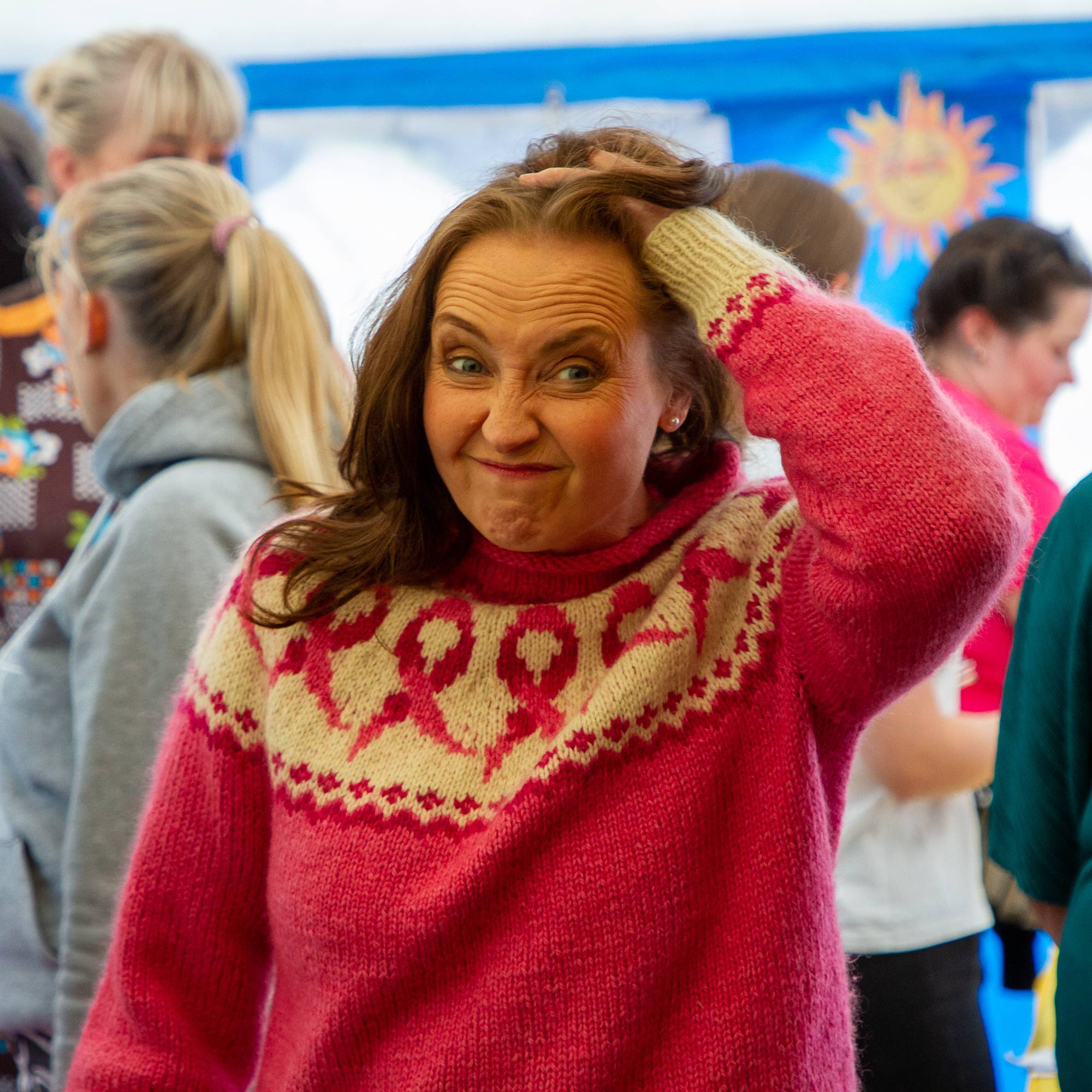 Rakel skal dø av brystkreft – men lever livet med revy – Langlesing fra ...