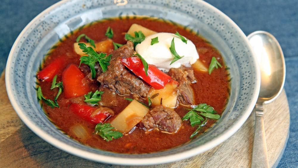 Gulasj – NRK Mat – Oppskrifter og inspirasjon