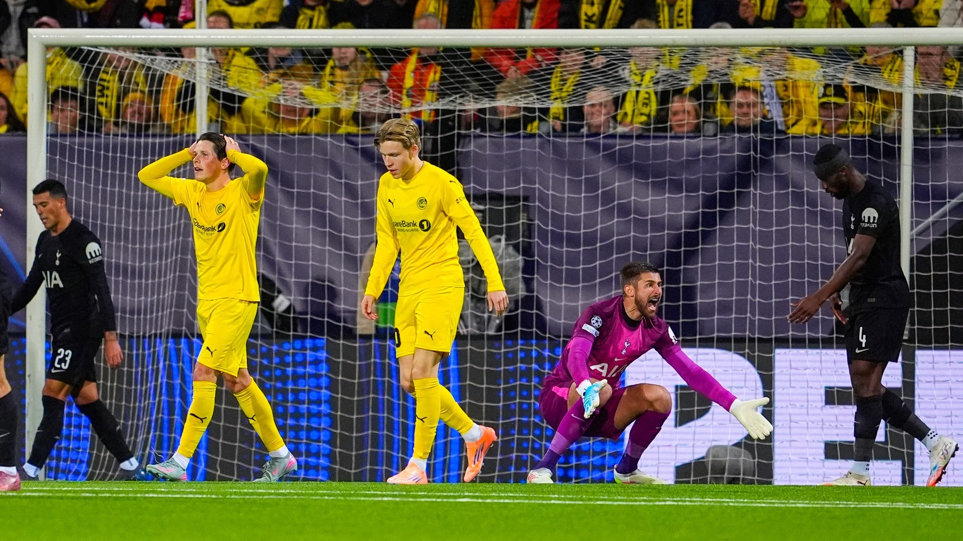 Se høydepunktene fra dramaet på Aspmyra - bilder fra TV 2 – NRK