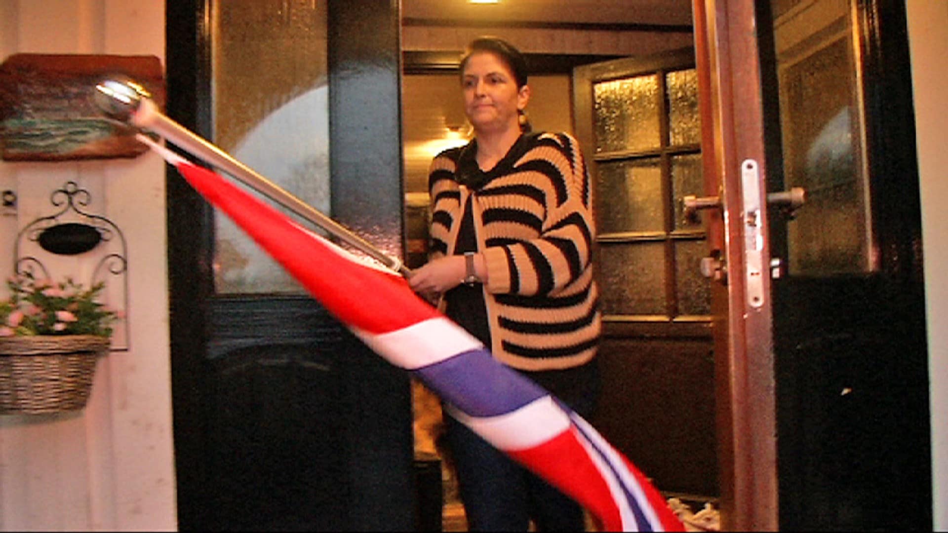 Heiste flagget for datteren – NRK