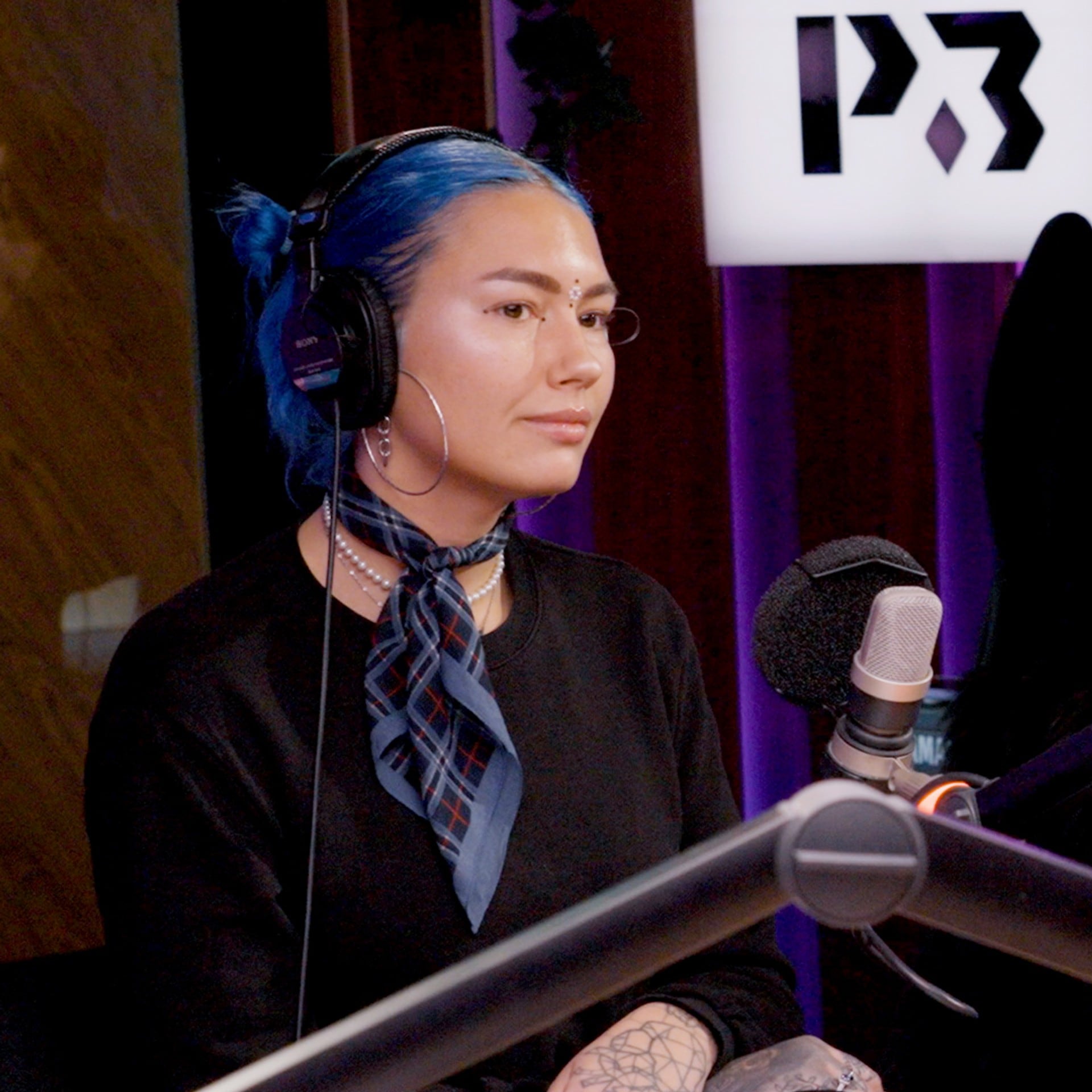 Kan Onlyfans hindre ensomhet? - Trygdekontoret - Video - NRK Radio