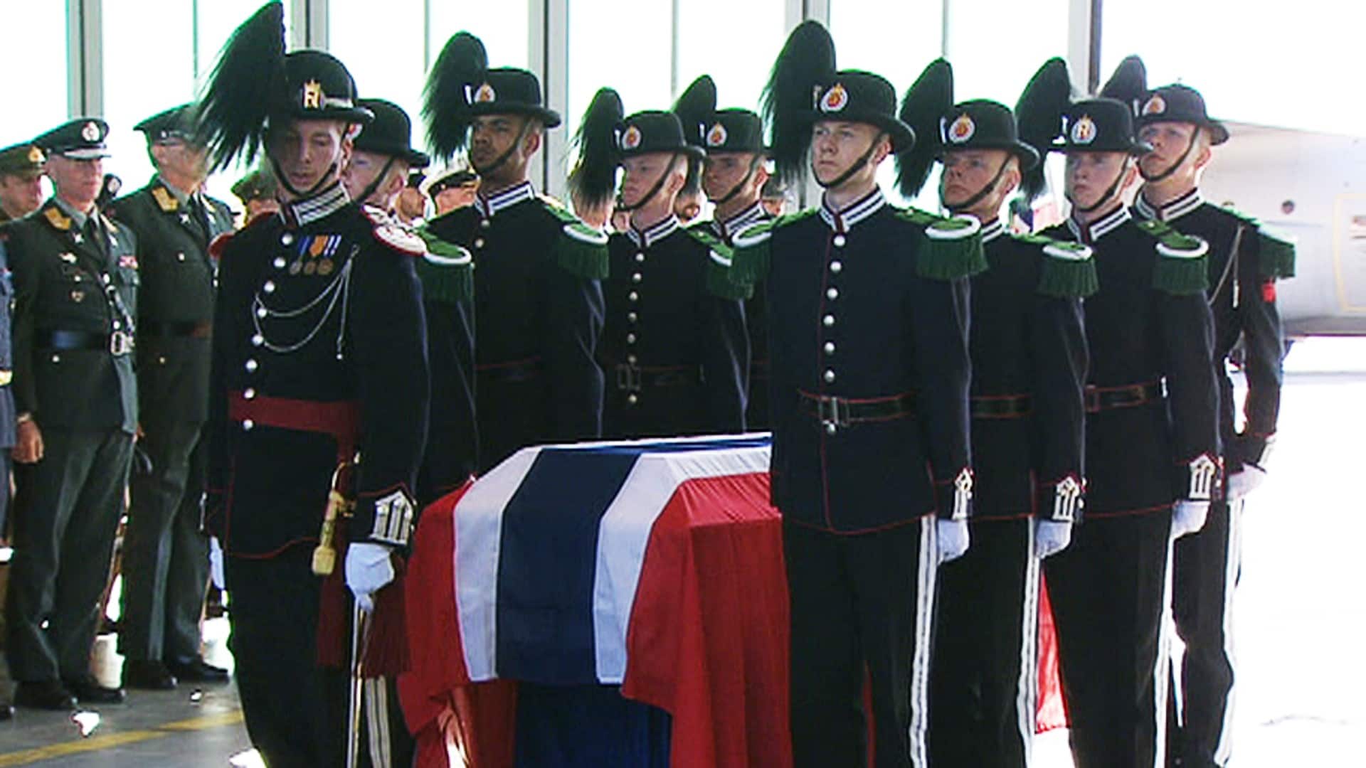 Båreseremoni for Siri Skare på Gardermoen – NRK