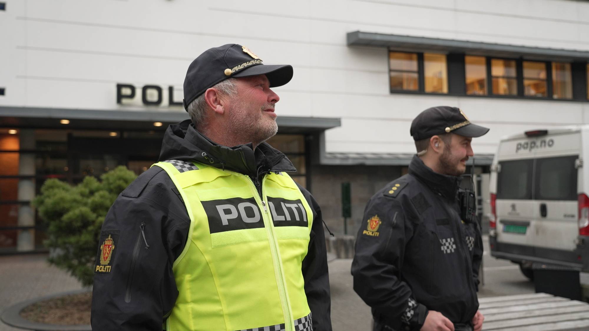 Nå er han pensjonist: Politibetjent Tommy Stoltenberg ble feiret av dem han har bøtelagt – NRK ...