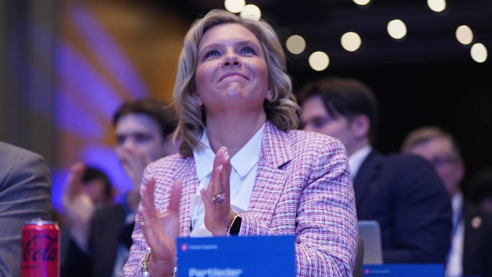 Frp større enn regjeringspartia samla på NRKs måling for november – NRK ...