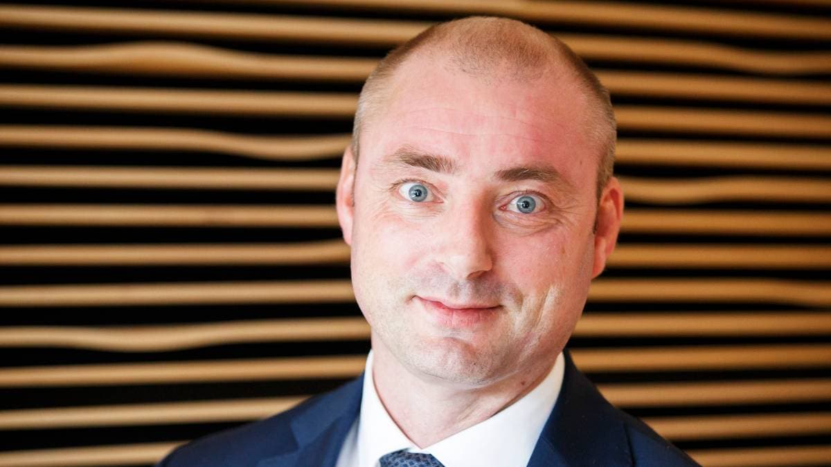 Siv Jensen sier hun måtte gi statsråd sparken fordi han ikke snakket ...