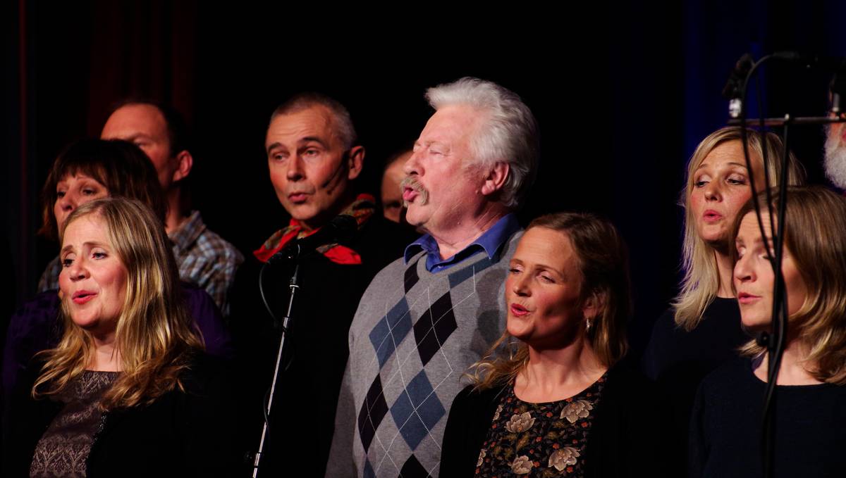 Storflott premiere på Ottar Wiik-kabareten i Vik – NRK Vestland