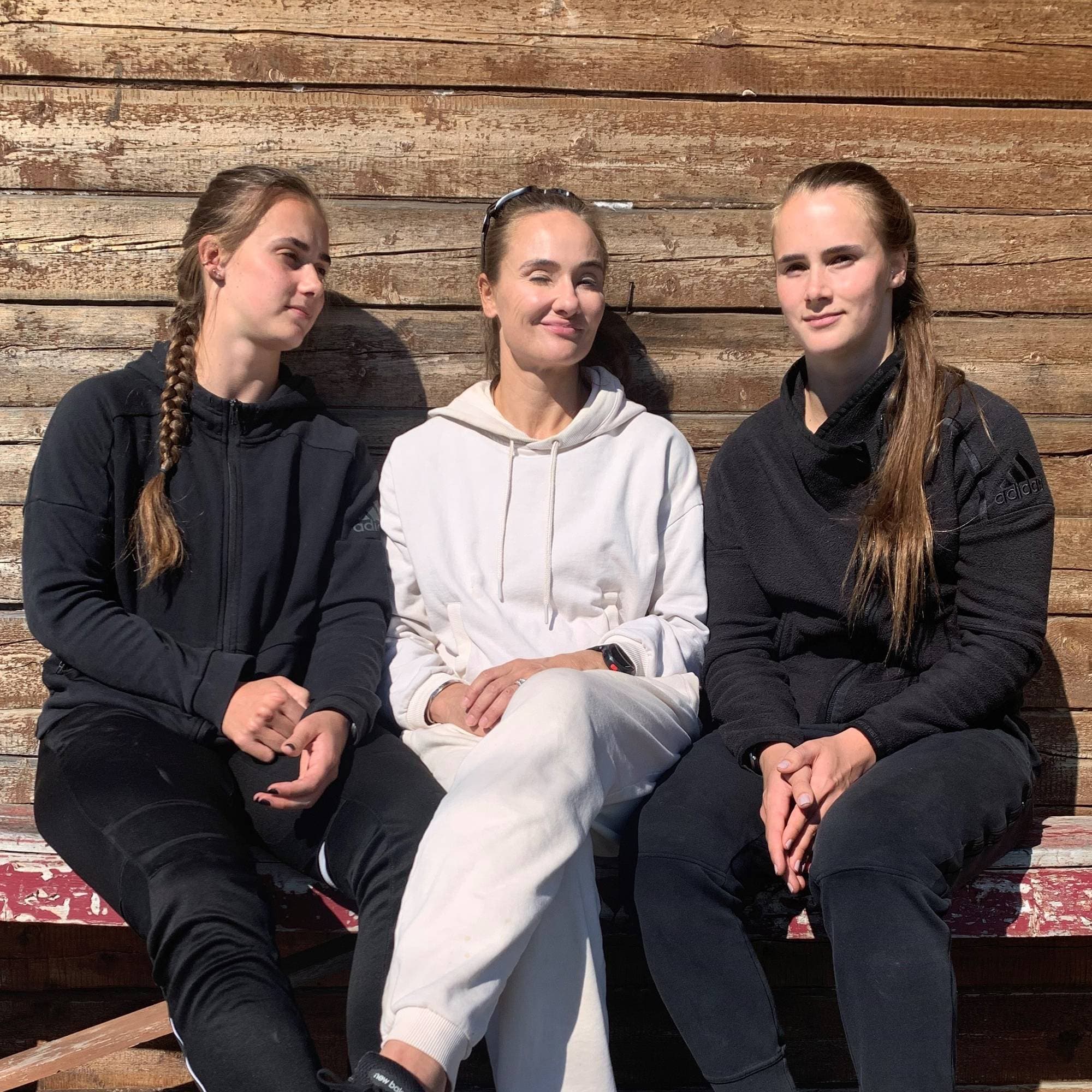 Thale og Live Rushfeldt Deila voks opp i idrettshallen – takkar foreldra for suksessen – NRK ...