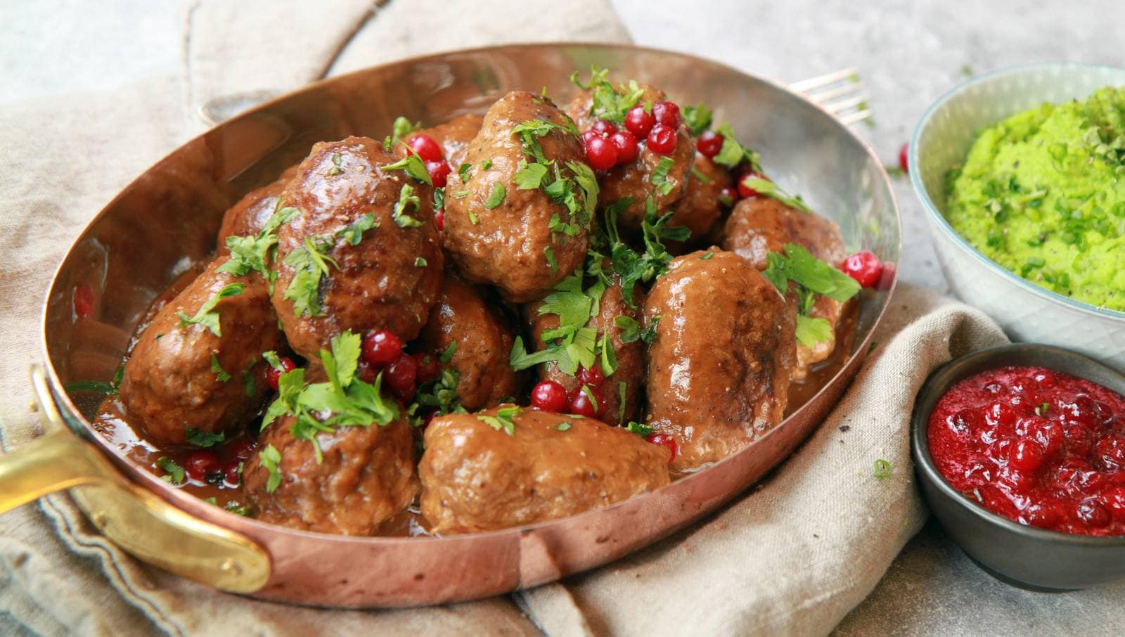 Kjøttkaker i brun saus – NRK Mat – Oppskrifter og inspirasjon