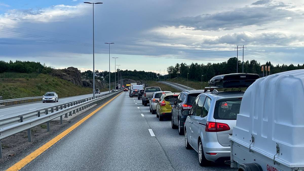 Siktet for uaktsom kjøring etter trafikkulykke i Arendal – NRK Sørlandet – Lokale nyheter, TV og ...