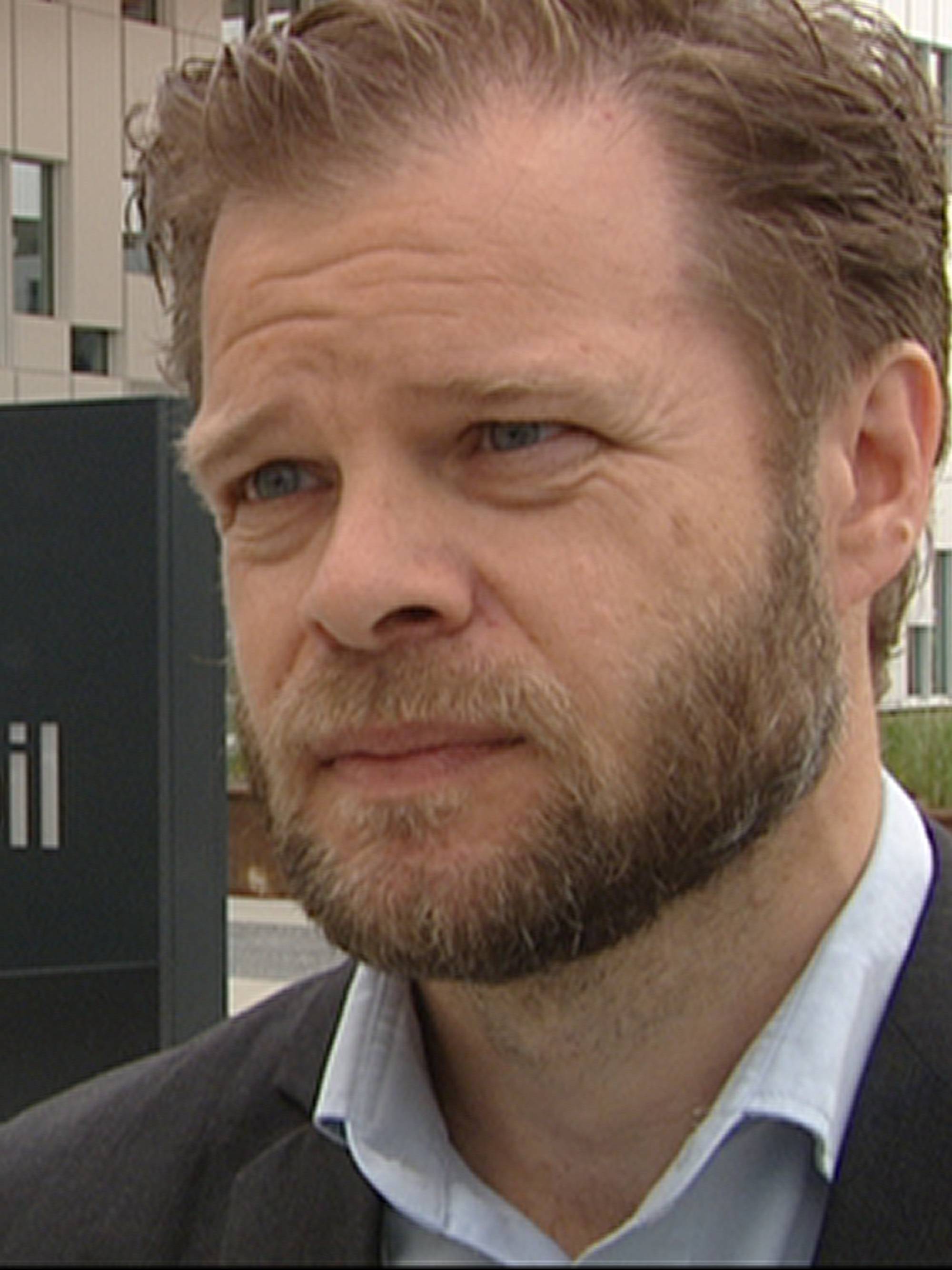 Holder tilbake informasjon – NRK Norge – Oversikt over nyheter fra ...