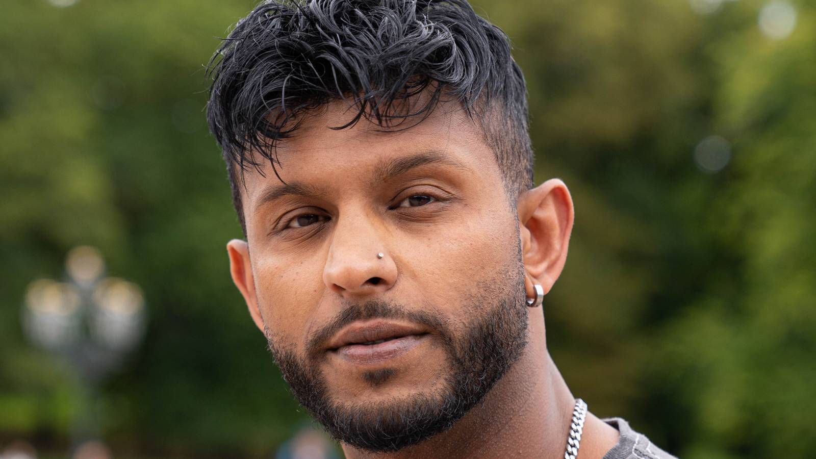 TV-profilen Mayoo Indiran saksøker staten – Siste nytt – NRK