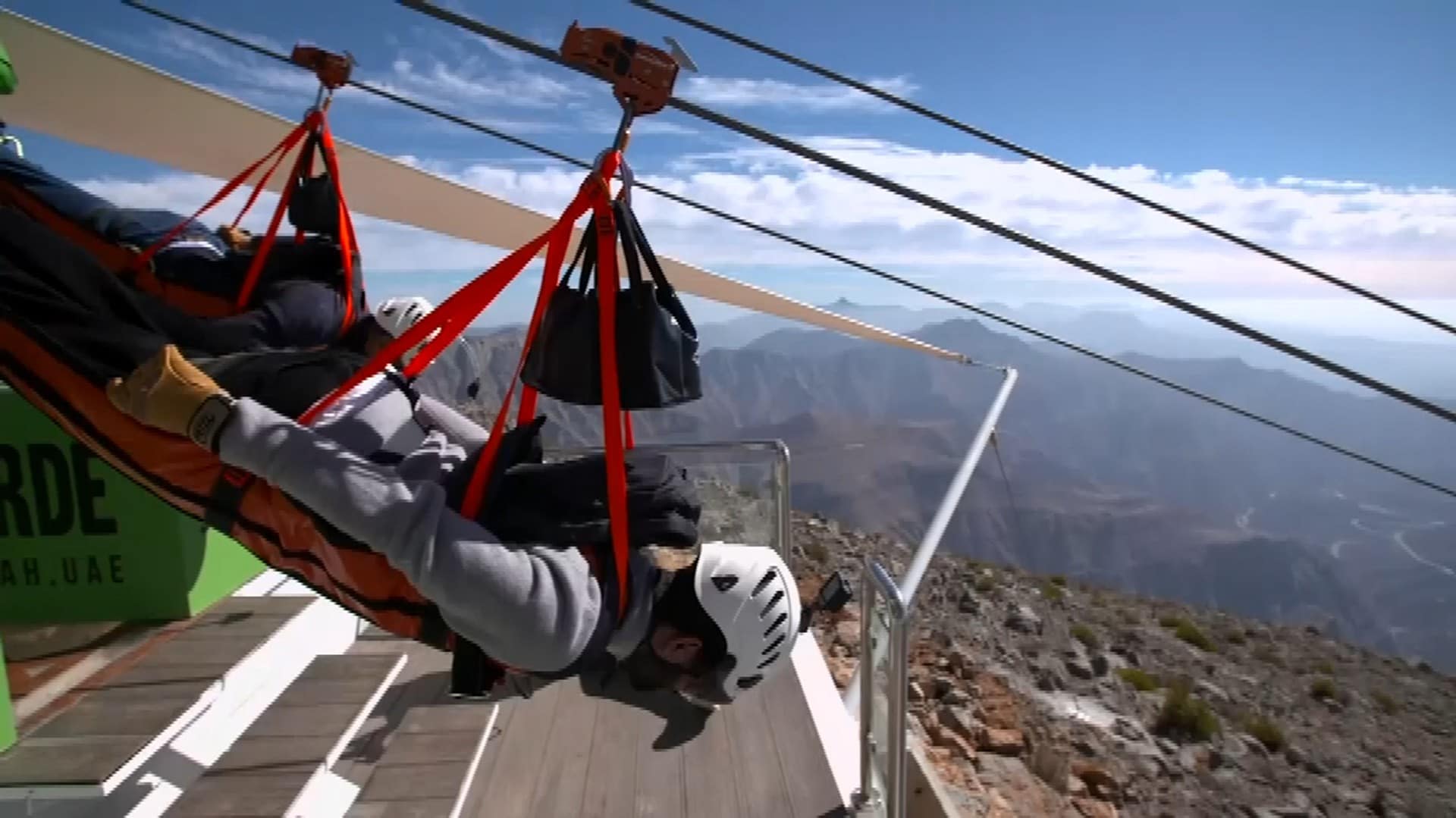 Verdens lengste zipline åpnet i De forente arabiske emirater – NRK Urix ...