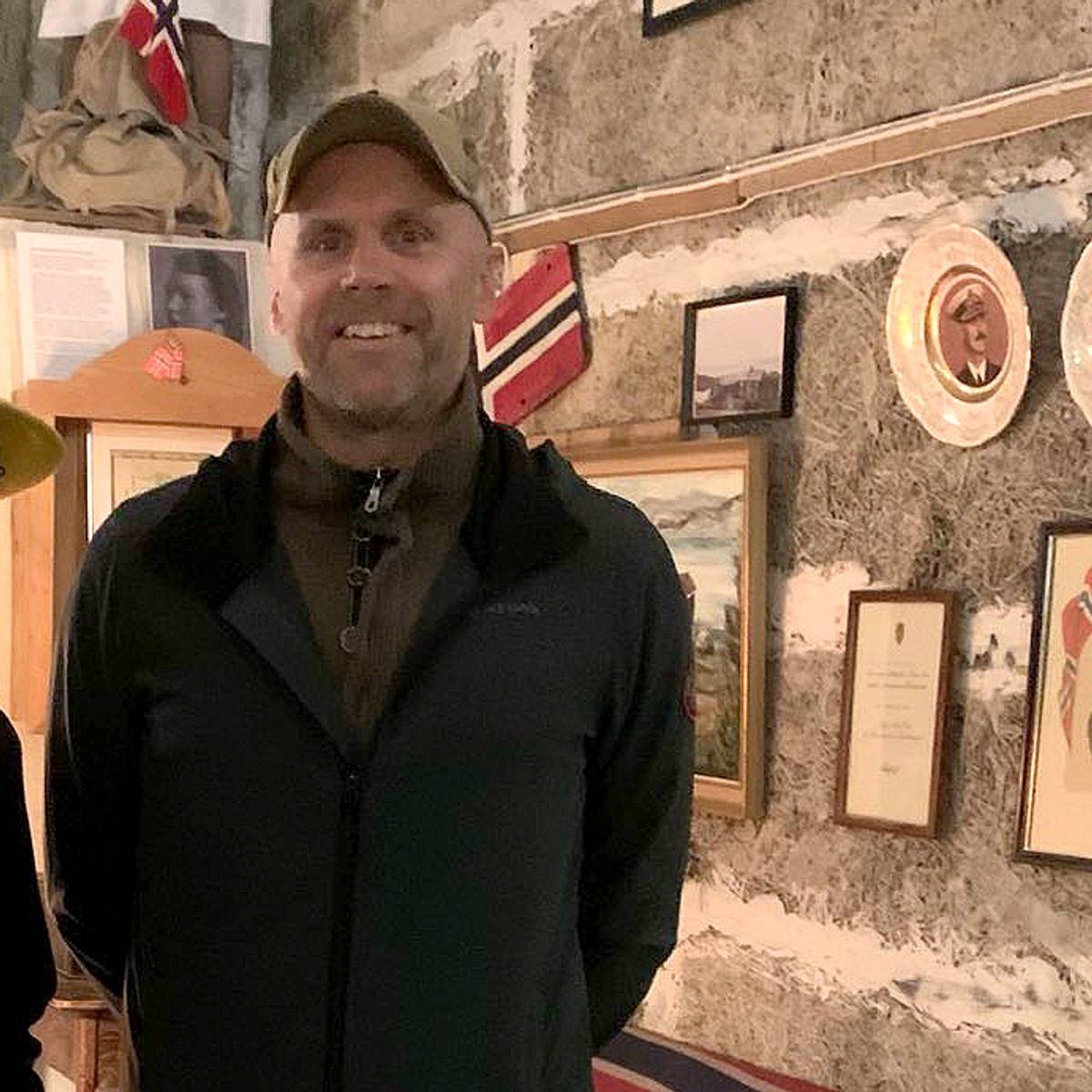 Par fra Trøndelag fant sjelden nazikunst laget av soldater da de pusset ...