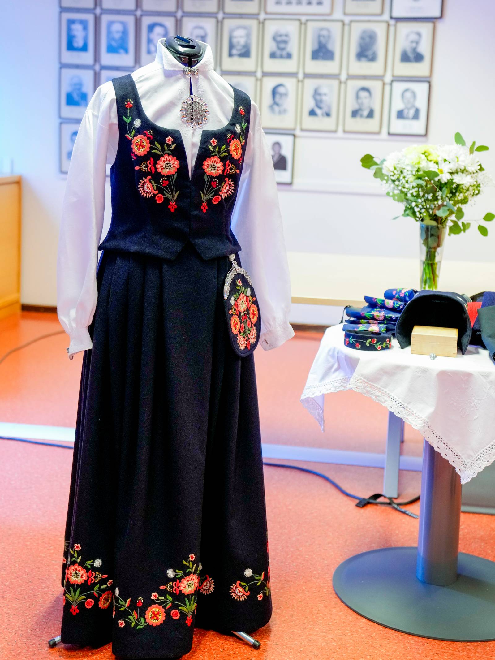 Hva kan du om bunader? Ta bunads-quizen og finn ut – NRK Trøndelag ...