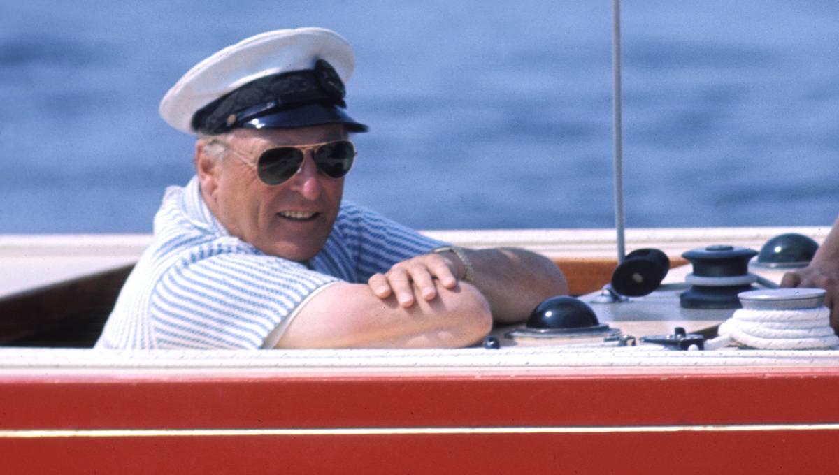 Skrev bok om kong Olav – NRK Kultur og underholdning