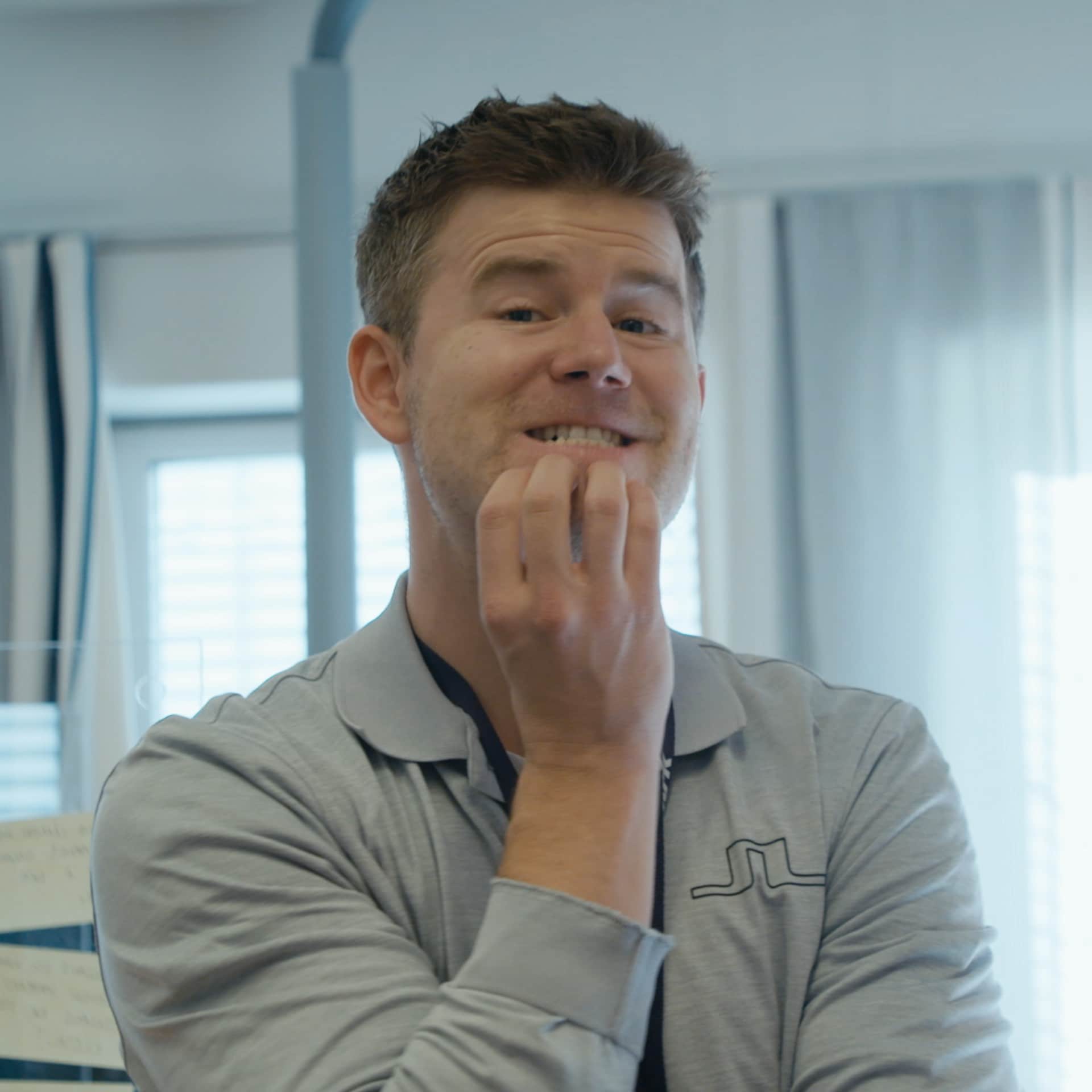 1. Ole Rolfsrud prænker Nicolay Ramm – NRK