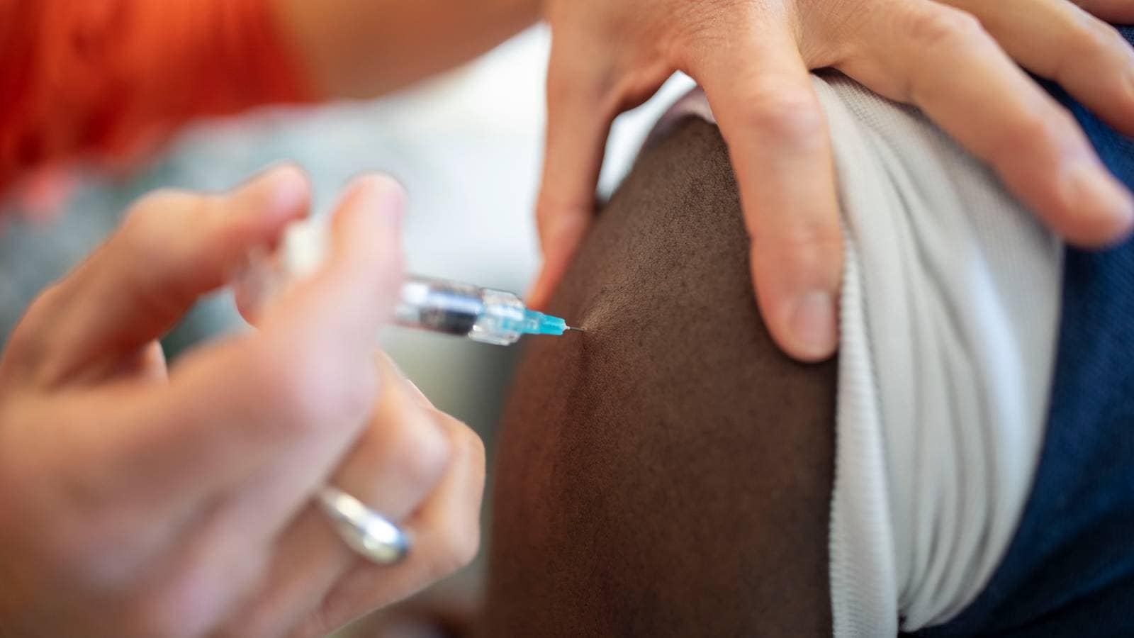 Nå kan du få vaksine mot influensa, covid og RS-virus – men det koster ...