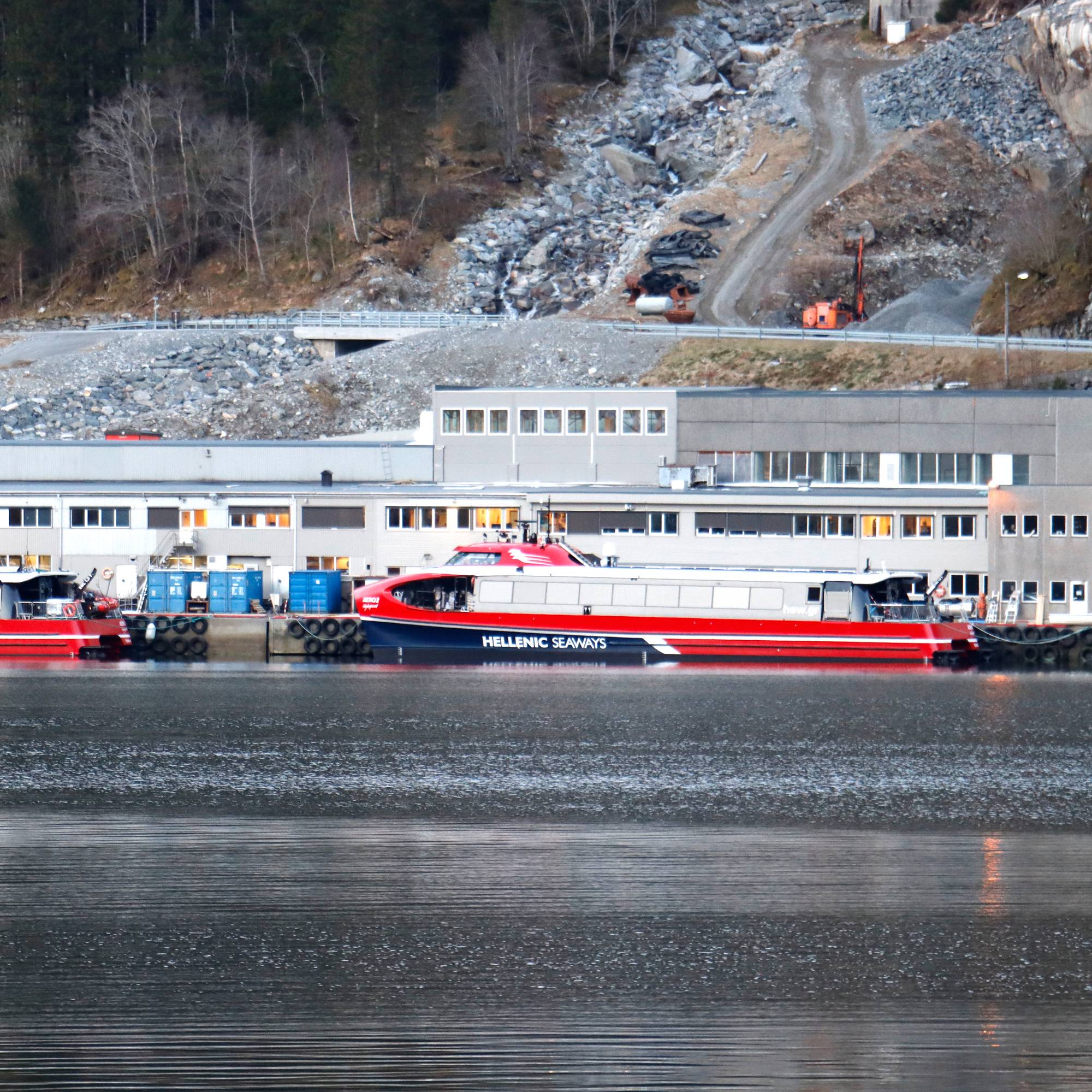 Brødrene Aa i Hyen skal bygge verdas først sjølvkøyrande byferje – NRK Vestland